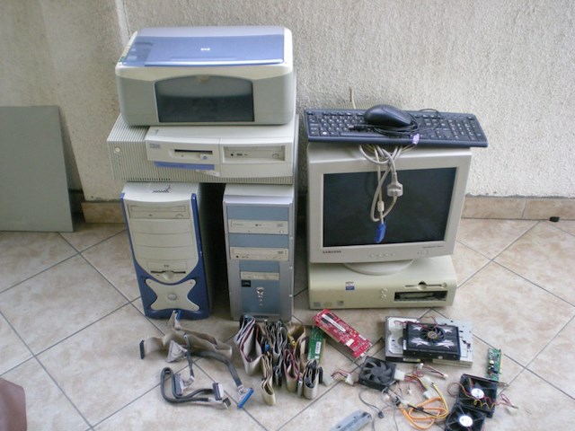 Kompjuteri,monitor i skener sa stampacem