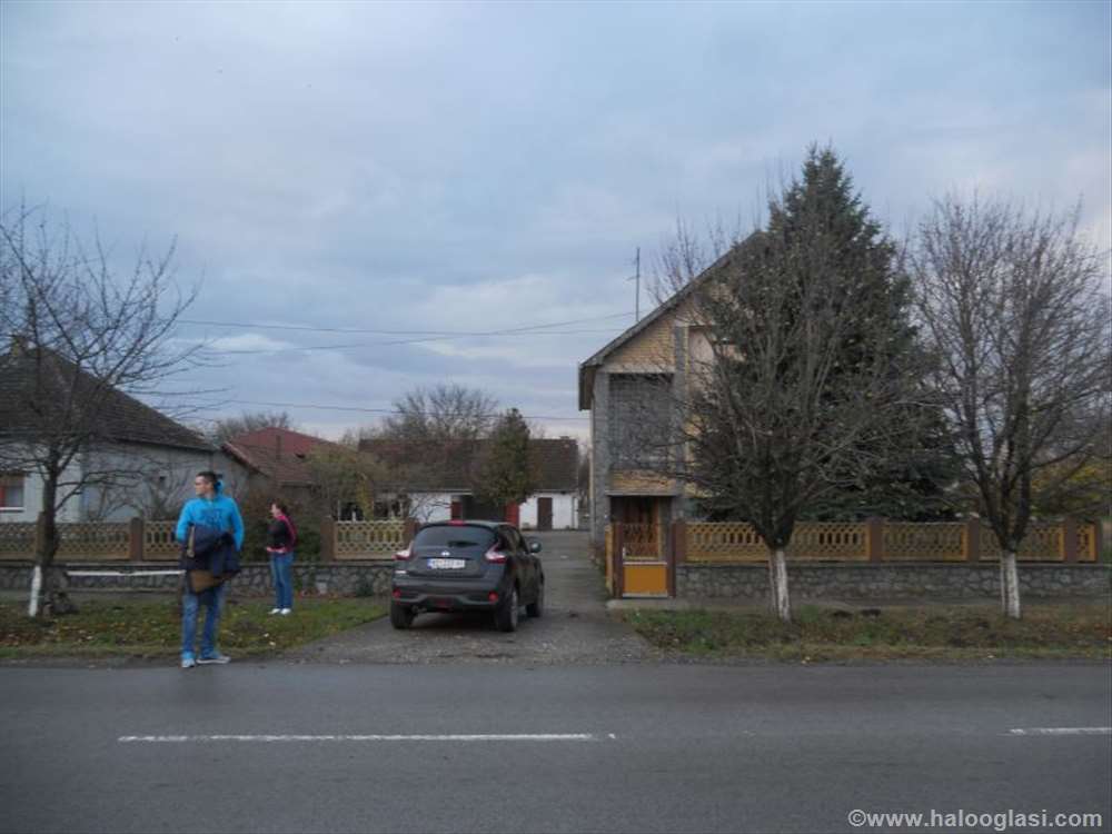 Kuca na Čeneju 300m2 sa pom. objektima, plac 28a