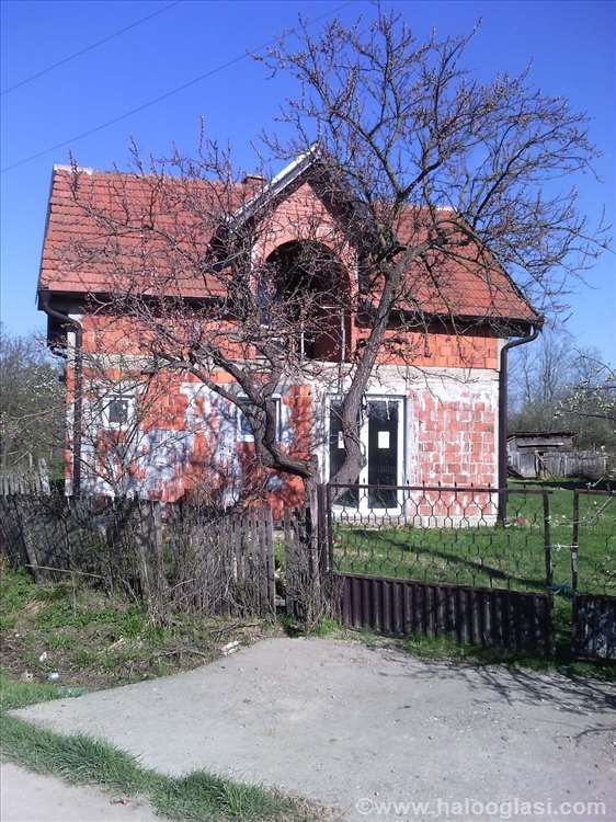 Prodajem kucu u izgradnji u banjanima