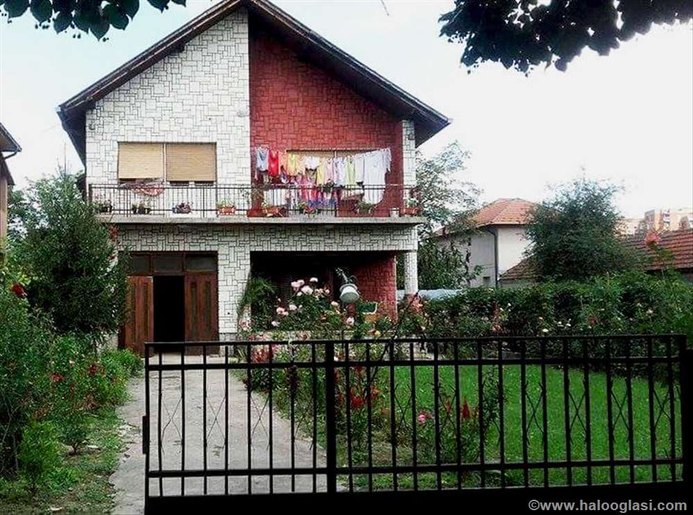 Dvospratna porodična kuća pri samom centru Loznicu