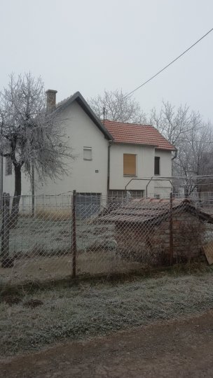 Komforna kuća sa 10 ari placa, Stepojevac, Beograd