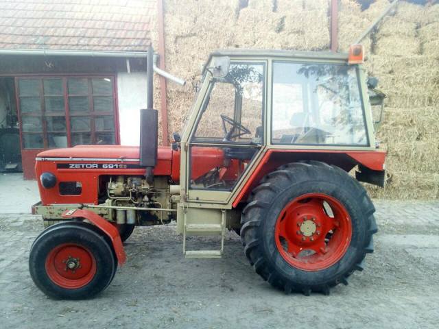 Traktor Zetor 6911