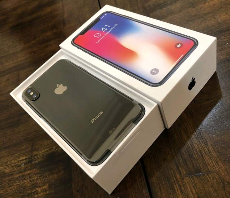 Apple iPhone X 64GB €400 ,iPhone X 256GB €450,iPhone 8 64GB €300,iPhone 8 Plus 64GB €320 , WhatsApp Chat: +447451221931