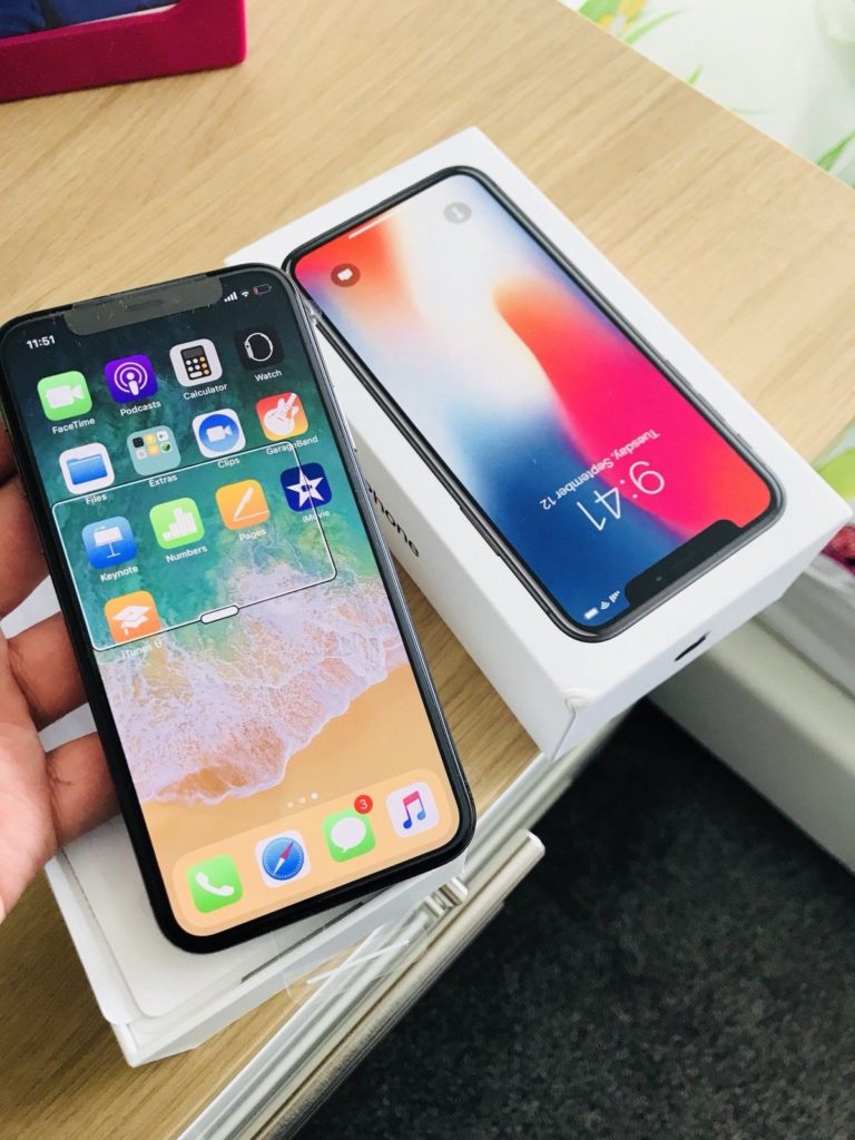 Apple iPhone x 64gb € 390 iPhone x 256gb € 429 iPhone 8 Plus € 350 WhatsApp +44 7451 238998