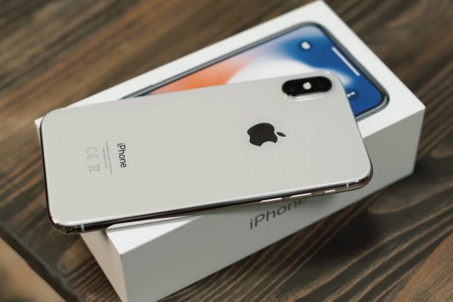 Apple iPhone X 64GB €400 ,iPhone X 256GB €450,iPhone 8 64GB €300,iPhone 8 Plus 64GB €320 , WhatsApp Chat: +447451221931