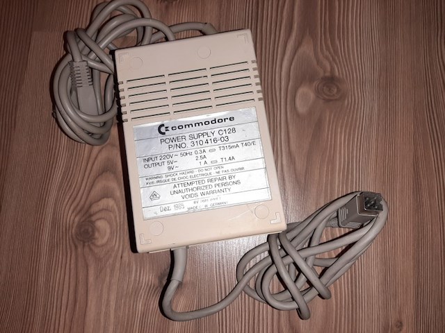 Commodore 128 adapter Retko!