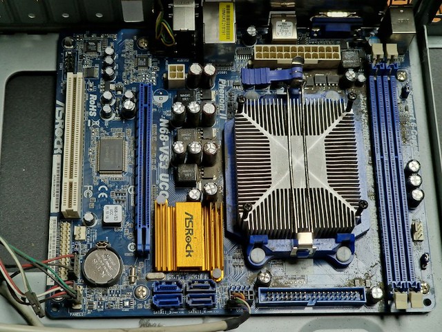 Matična ploča  ASRock N68-VS3 UCC sa kućištem