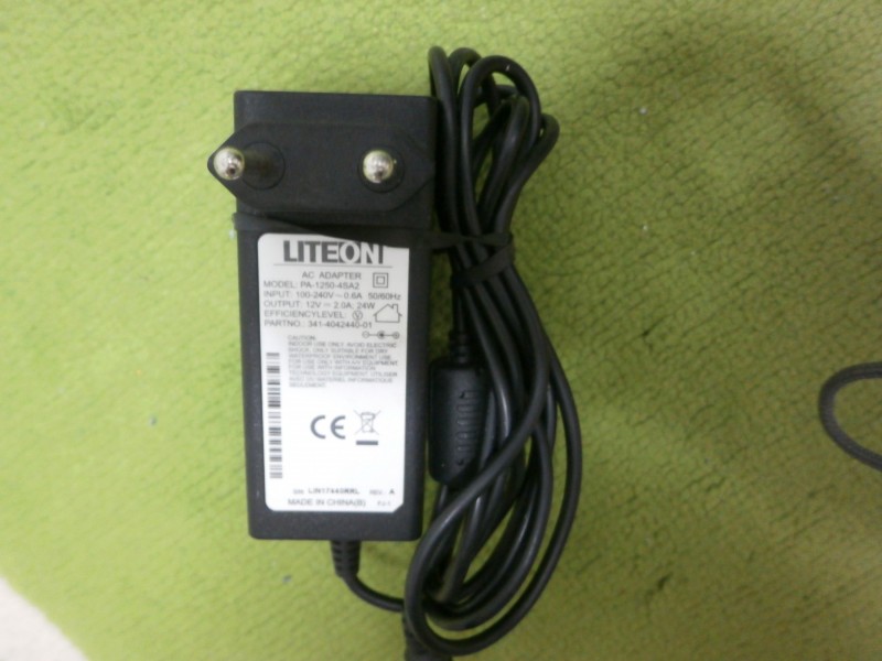 ADAPTER PUNJAČ 12V. 2A. SA IGLICOM U KONEKTORU