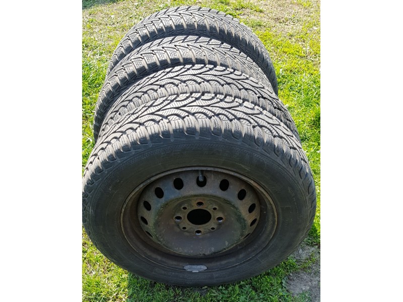 TOCKOVI SA ZIMSKIM GUMAMA 155/70R13