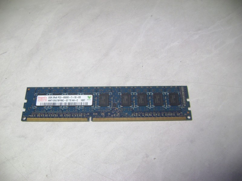 ddr3 serverska 2gb 8500e ispravna hynix