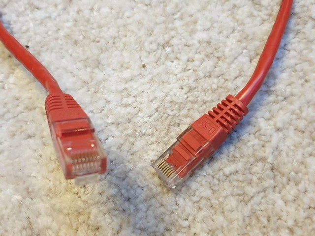 Kabl UTP mrežni 50 cm dužine crvene boje