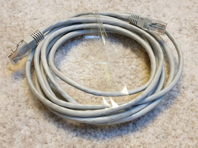 Kabl UTP mrežni 3 metra dužine sive boje