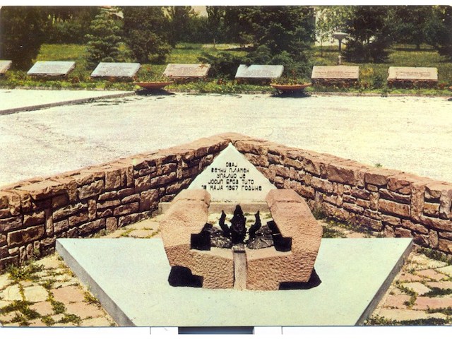 Razglednica Valjevo Spomen groblje i Muselimov konak, 2