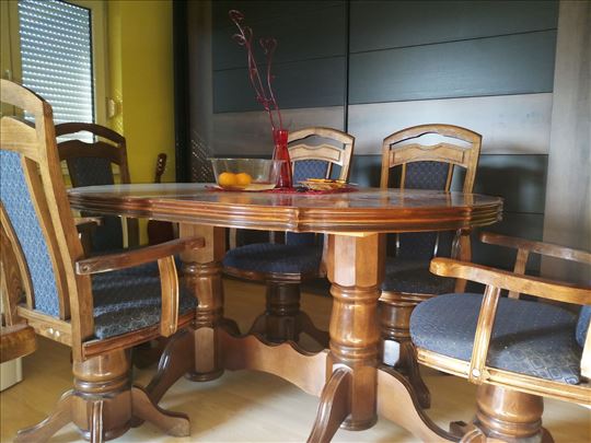 Izuzetno očuvan trpezarijski sto sa 6 stolica