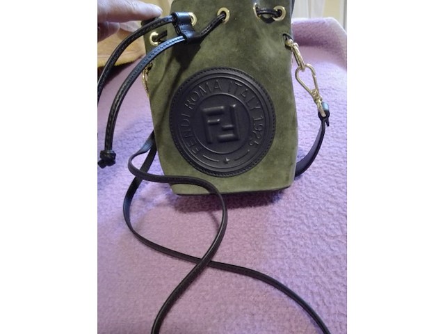 **FENDI torbica**