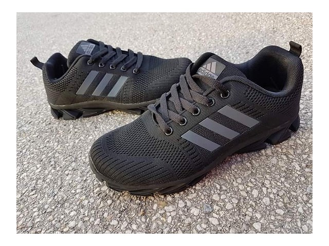 Adidas crne patike NOVO po magacinskoj ceni