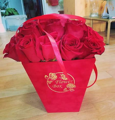 Flower box sa 19 crvenih ruža