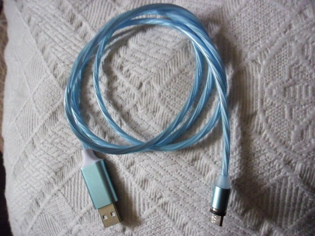 USB    svetleci  kabal plave boje sa magnetom
