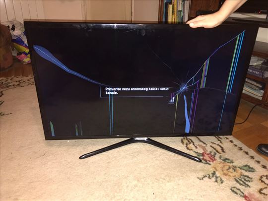 LCD TV Samsung sa oštećenim panelom