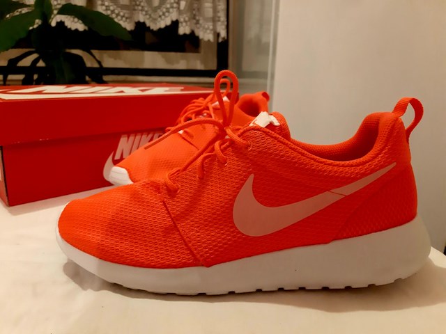 Patike NIKE WMNS ROSHE ONE broj 39 - NOVO