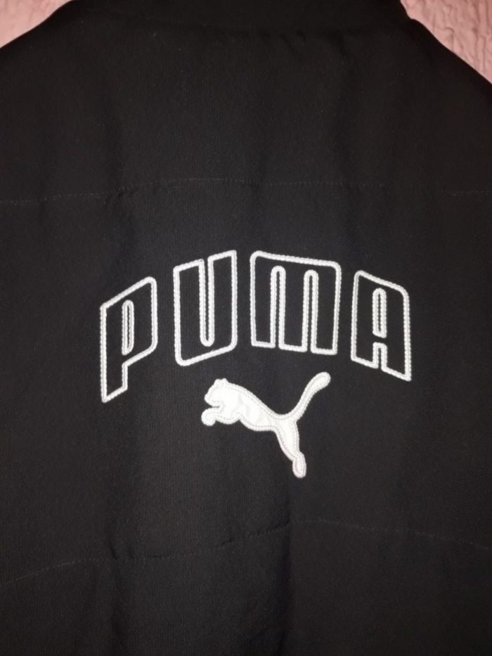 Original jakna marke Puma, ne propusta vetar i kisu. Xl velicine