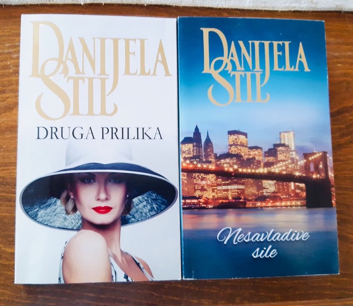 Knjige Danijele Stil. Cena za obe. Bez prevoja i ostecenja