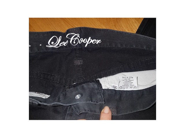 LEE COOPER crne farmerke broj 30 - kao nove