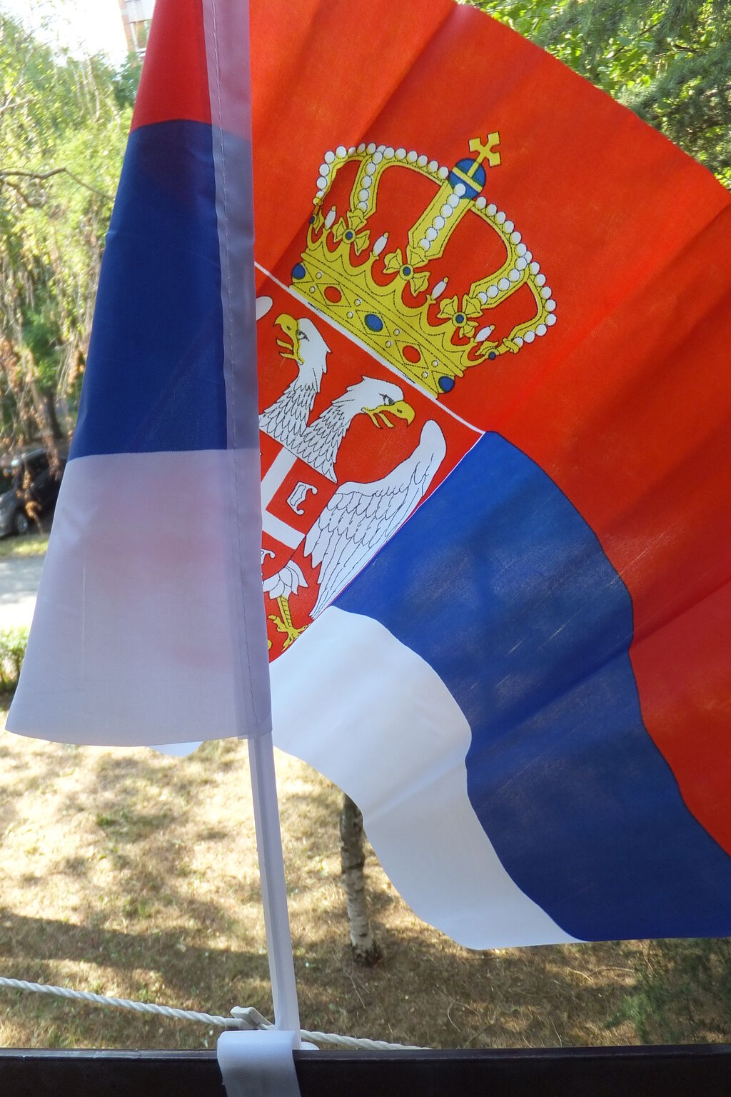 Zastava Srbije za automobil - sa barjakom 43 x 30 cm Zastava Srbije za