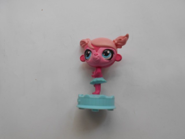 Igračka figura br.1  Littlest pet shop