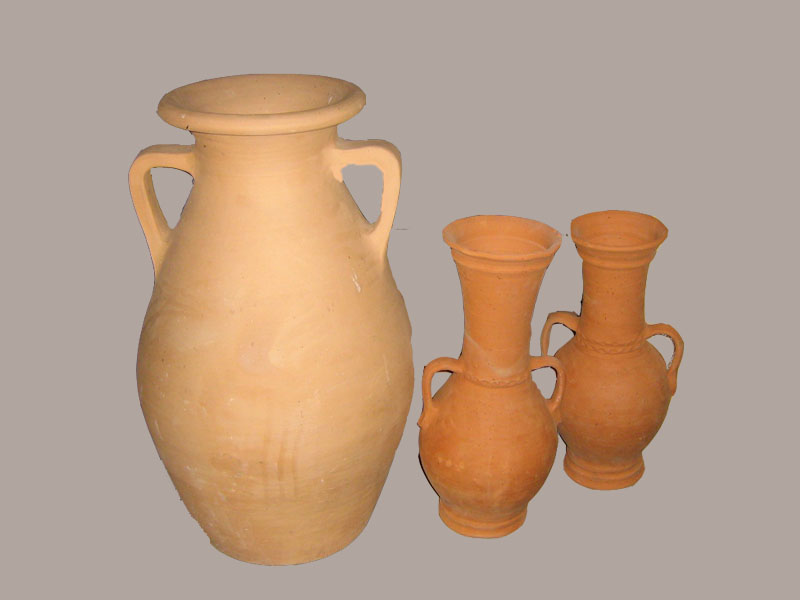 Amfore su keramičke posude koje su se koristile za prevoz i čuvanje vina, ulja, mirisa, ...