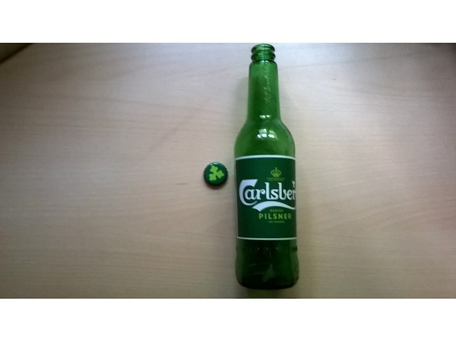 Prazna flaša CARLSBERG pilsner piva 500ml sa čepom