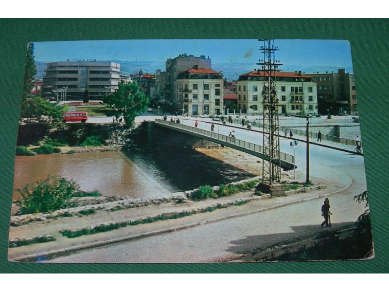 Niš, 1964., robna kuća, crveni autobus