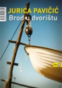 Brod u dvorištu