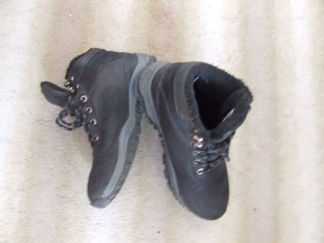 Zimske cizme cipele broj35/ 36