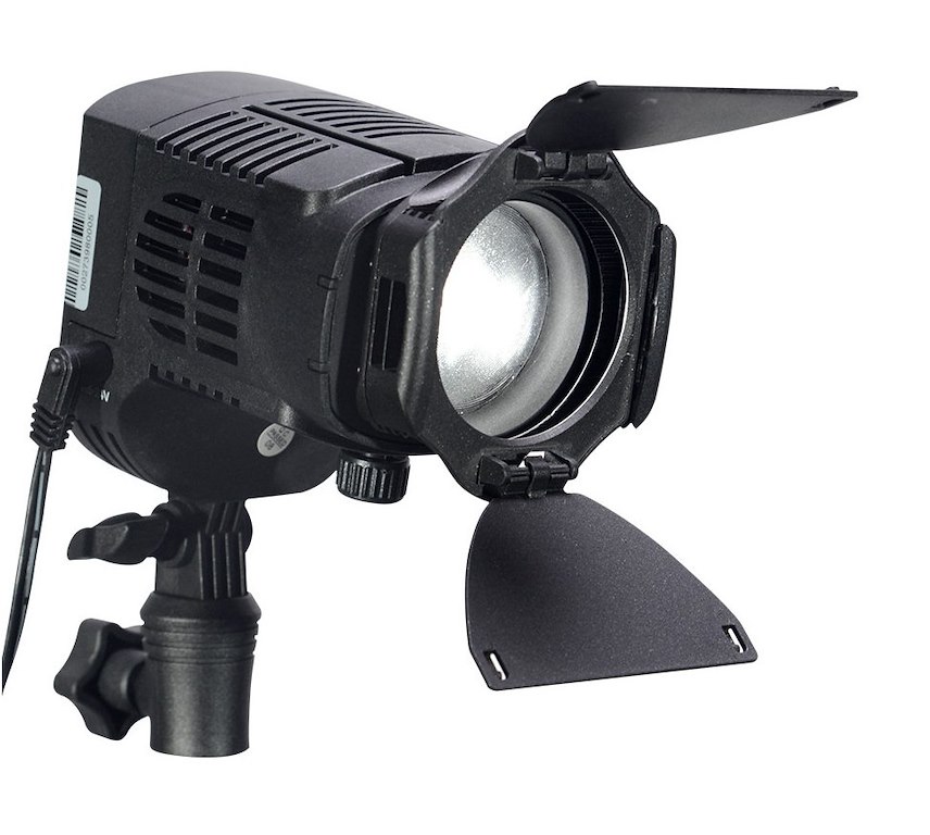 Nanguang CN-28FA LED Fresnel + barndoor