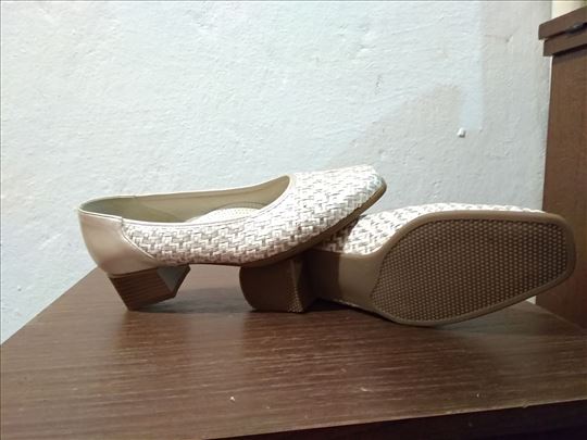 Srebrno-bele letnje cipele br. 39
