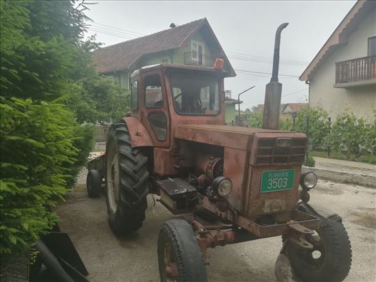 Menjam traktor Belorus T-40