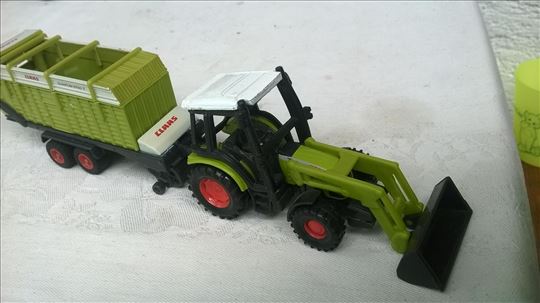 Siku traktor sa prikolicom Claas 19 cm