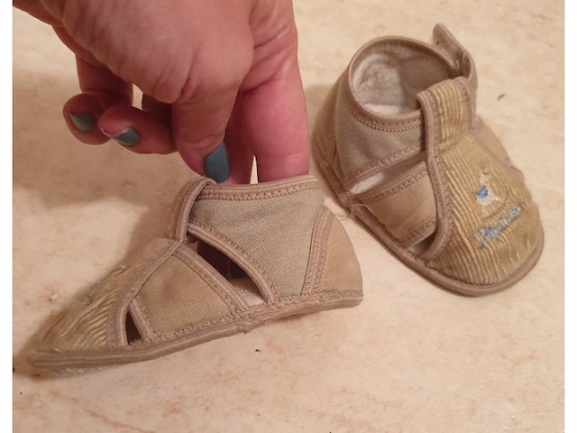 NEHODAJUCE cipele za bebe 16-17