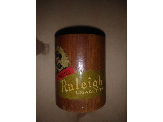 Kutija od cigareta: Raleigh cigarettes Richmond VA. U.S