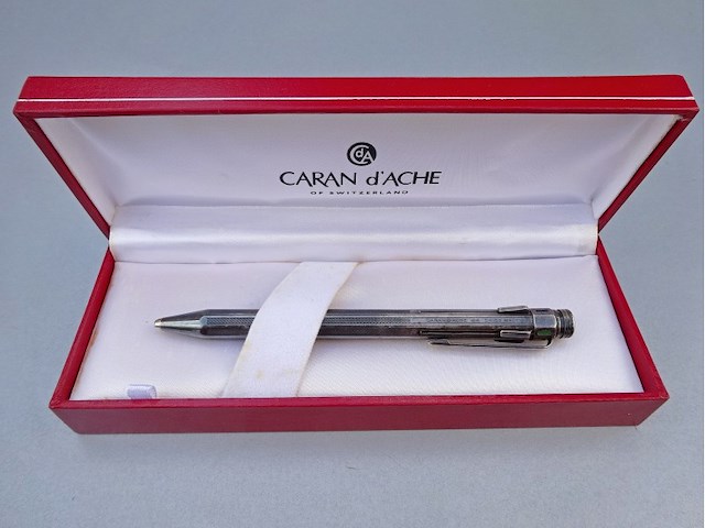 Caran d`Ache 44 četvorobojna olovka stara