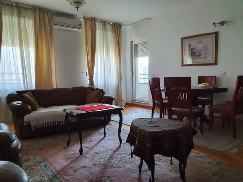 Prodajem trosoban stan na Senjaku u ulici Bulevar vojvode Misica 51a, povrsine 78m2