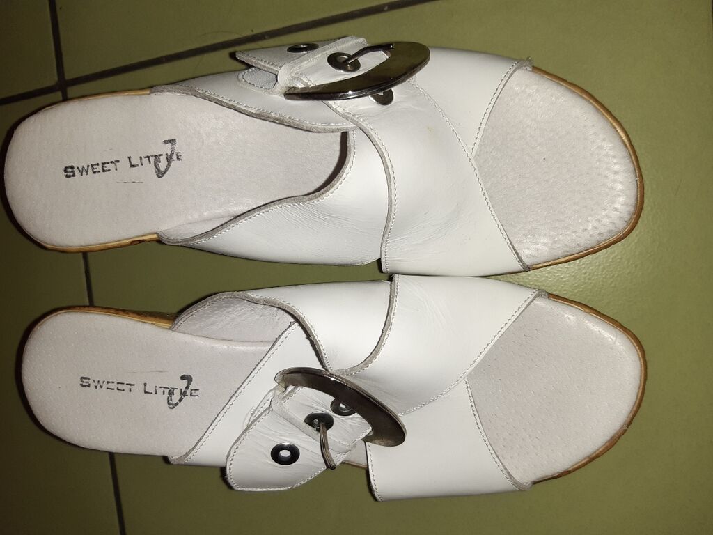 Nove bele papuce