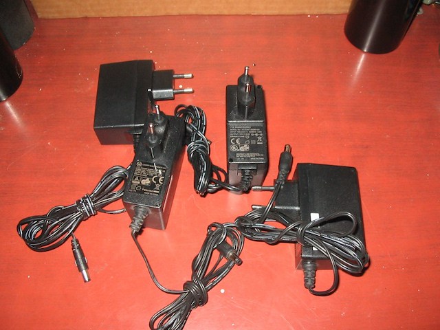 Adapter 12v  2,5A