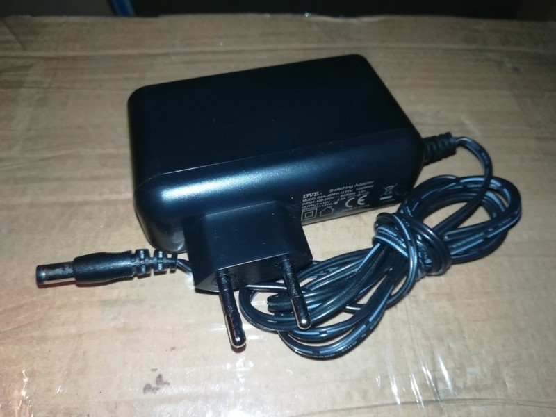 Adapter 100-240 V - 1 A / 12 V - 2.5 A