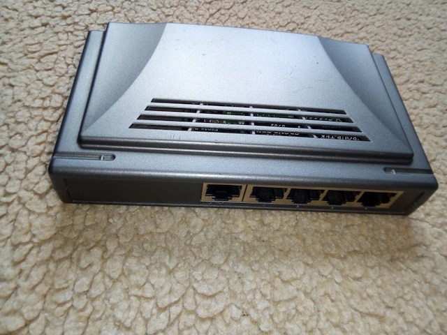 ! 5-port 10/100Mbps Konig CMP-EHUB14