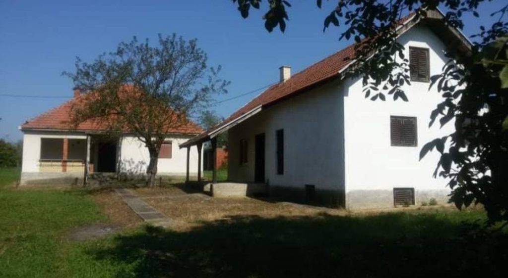 Prodajem dve kuce sa dvoristem / Smederevska Palanka – Selo Kusadak