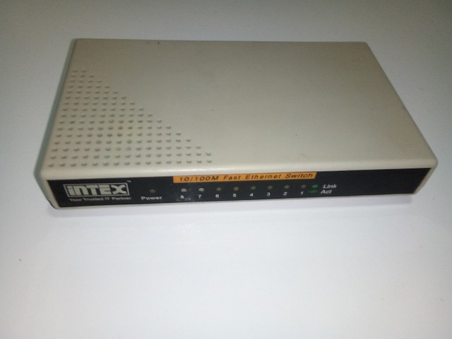 ! 8-porni Ethernet switch INTEX