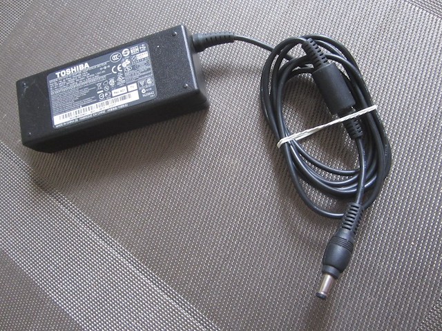 TOSHIBA punjač za laptop - 19V 3.95A