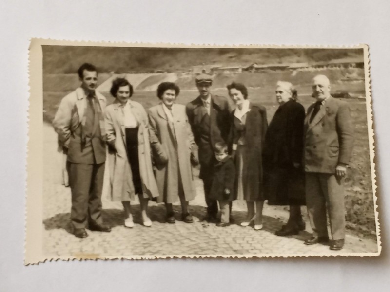 Grupna Fotografija - Velika Porodica -